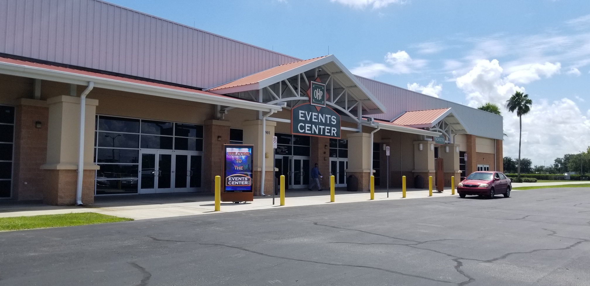 Featured Project: Daktronics Provides LED Street Furniture Displays for ...