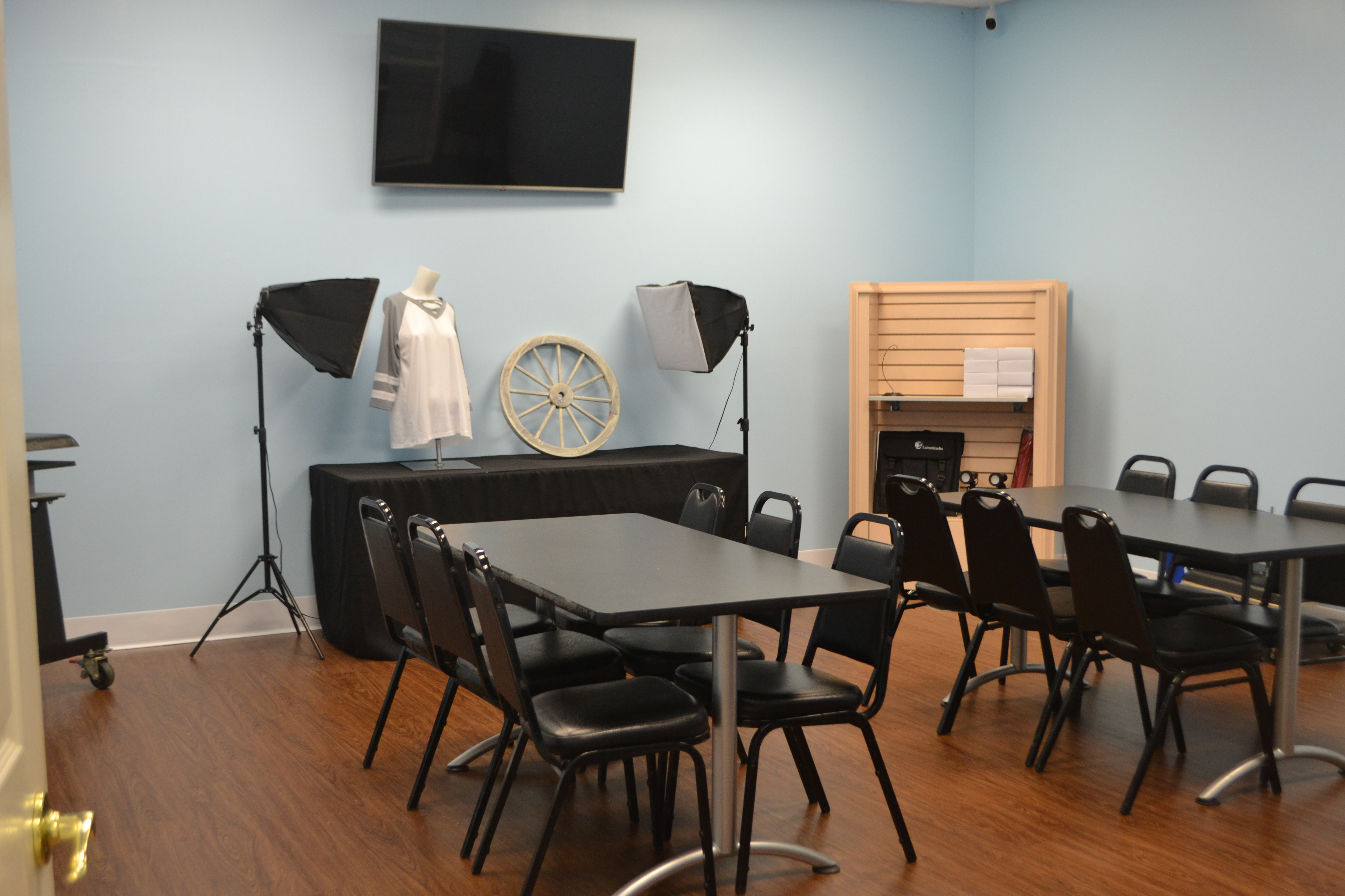 A&E Exclusive: Studio 1883 Opens in Southern Indiana