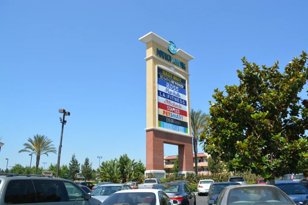 Do We Need Tenant Panel Signs Anymore?